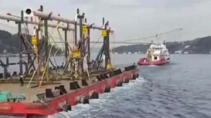 İstanbul Boğazı'nda arıza yapan 59 metrelik Vos Apollo gemisi ...