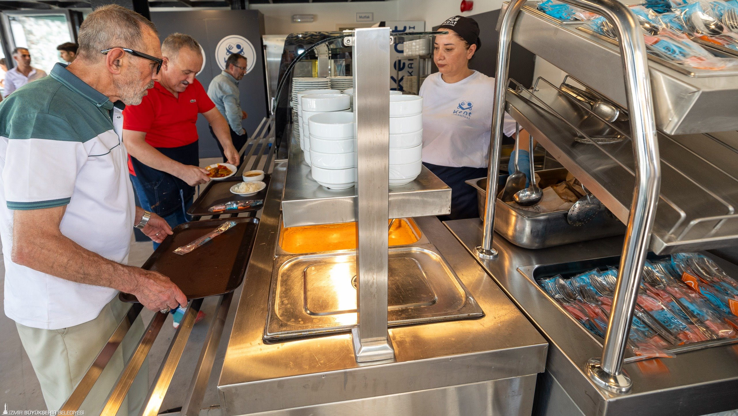 İzmir Büyükşehir'den dayanışma sofrası: 10 Kasım'da kent lokantaları ücretsiz olacak - İzmir ...
